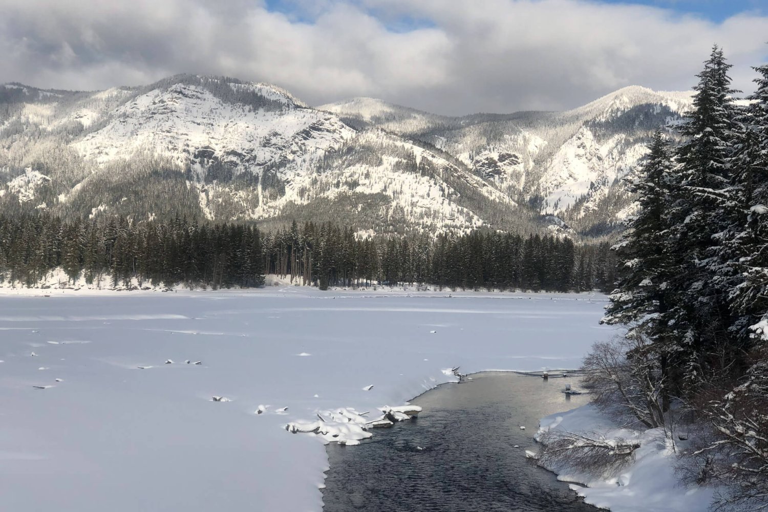 Best Spots for Year-Round and Winter Camping in Washington